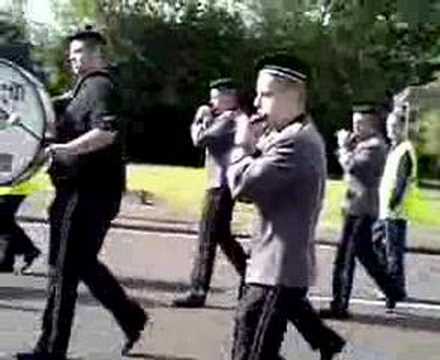 PARKHEAD REPUBLICAN FLUTE BAND - YouTube