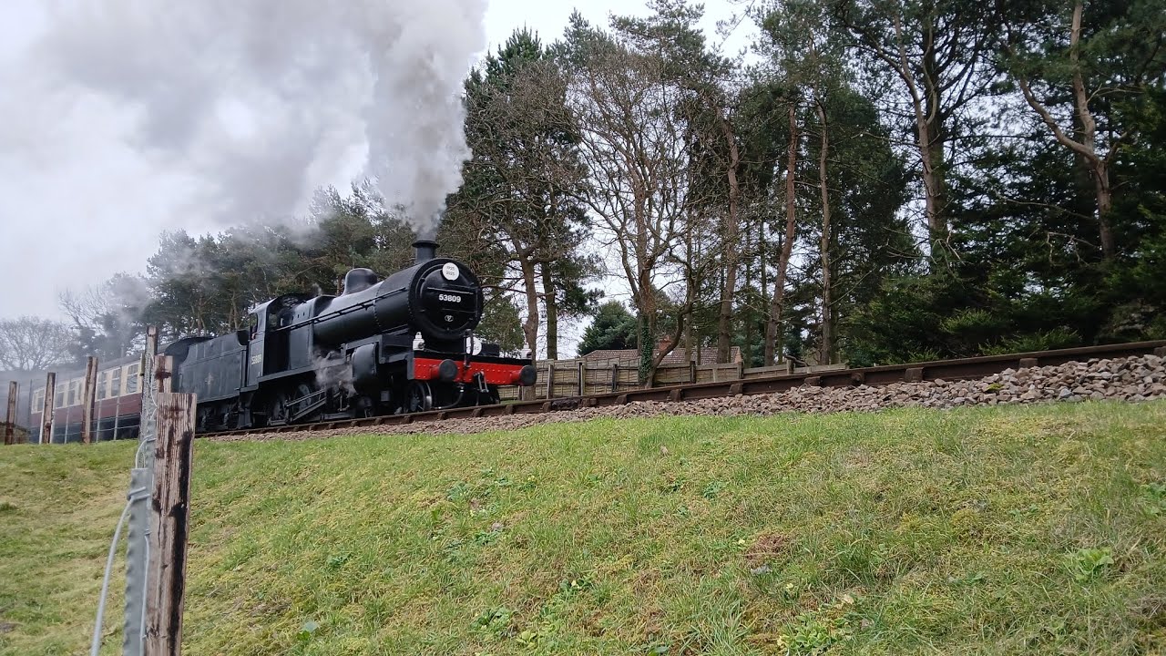 NNR - 7F No.53809 departs Weybourne. - YouTube