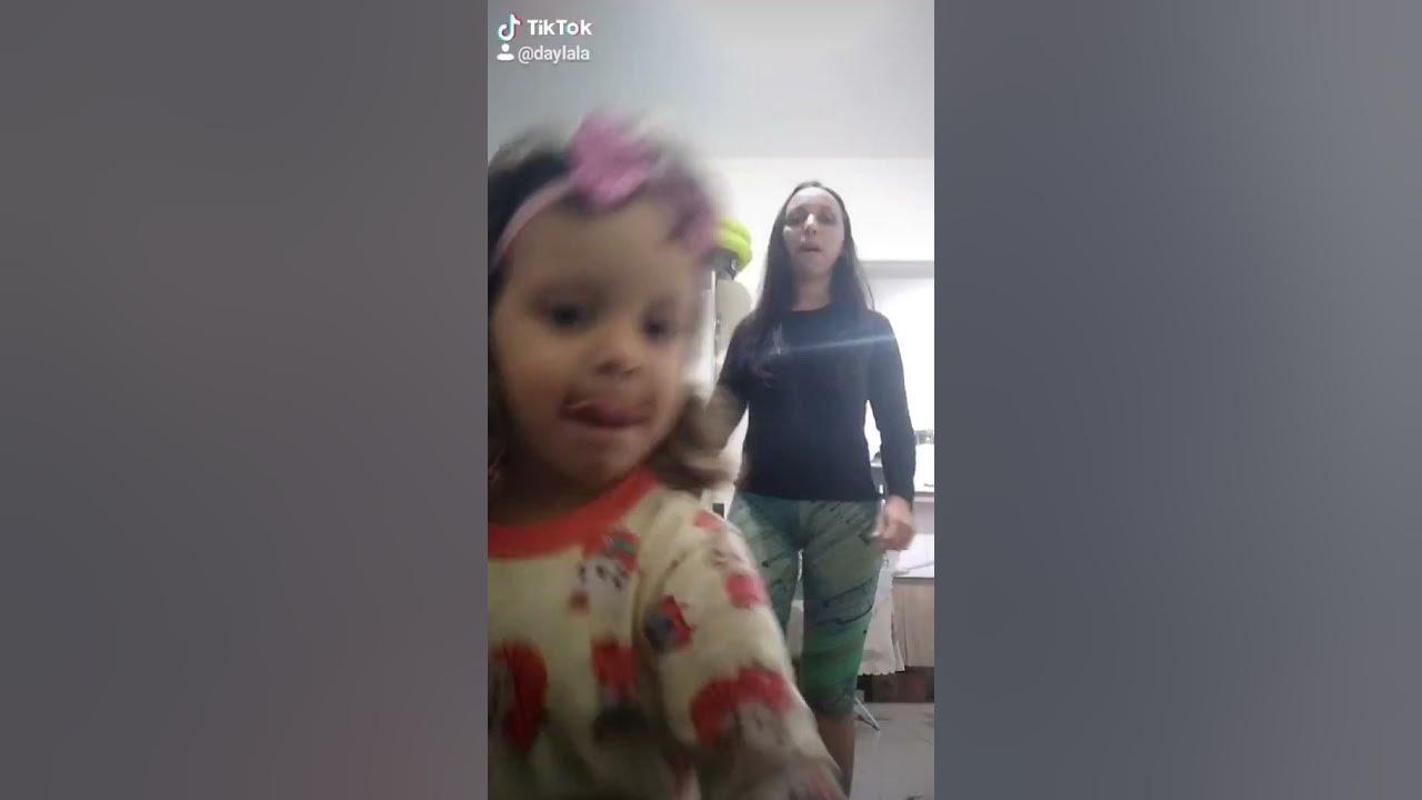 Lara E A Mamãe Dançando 😻😀 Youtube