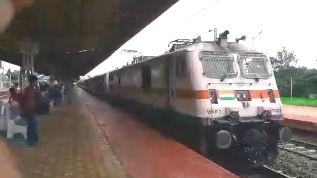 12814/Tata Steel Express LHB Action at Balichak Powered by 37023 TATA ...