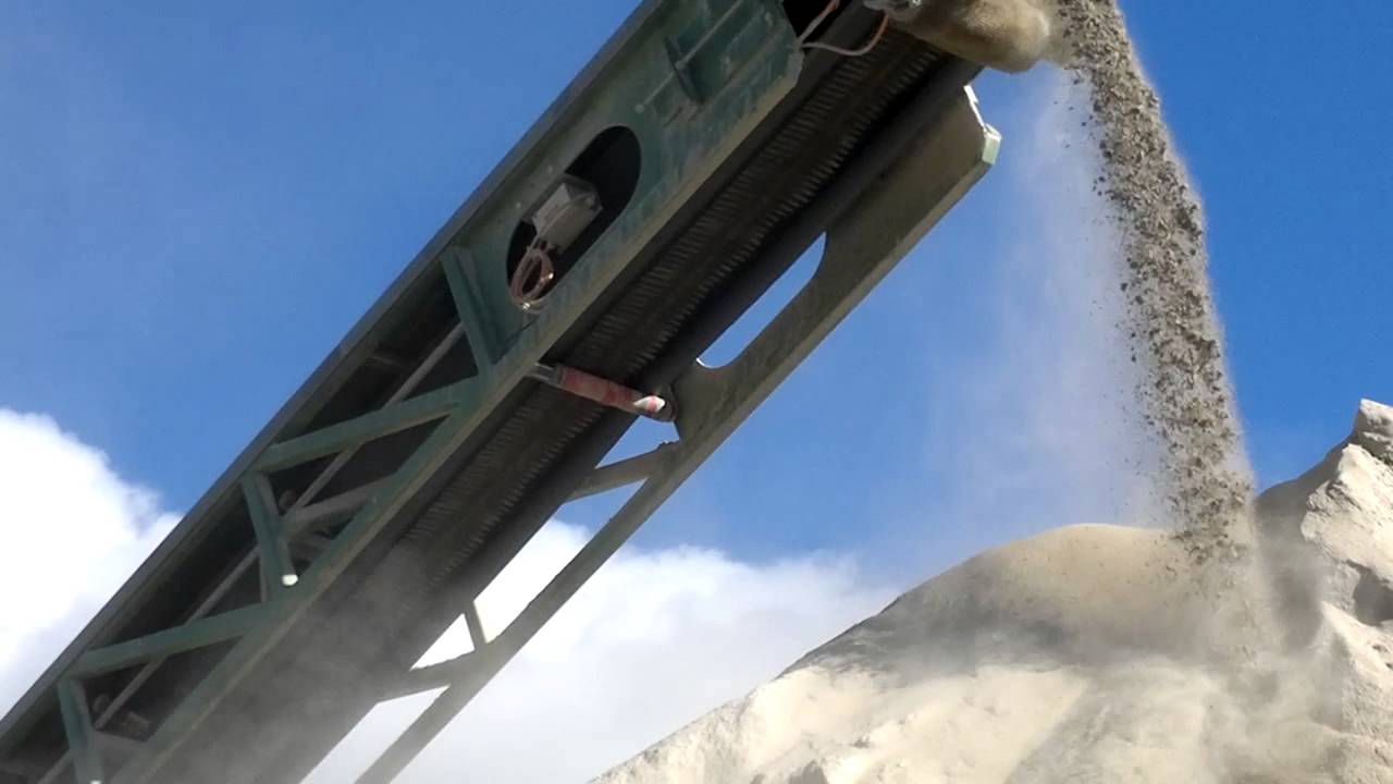 roller brush type scraper on belt conveyor for sand - YouTube