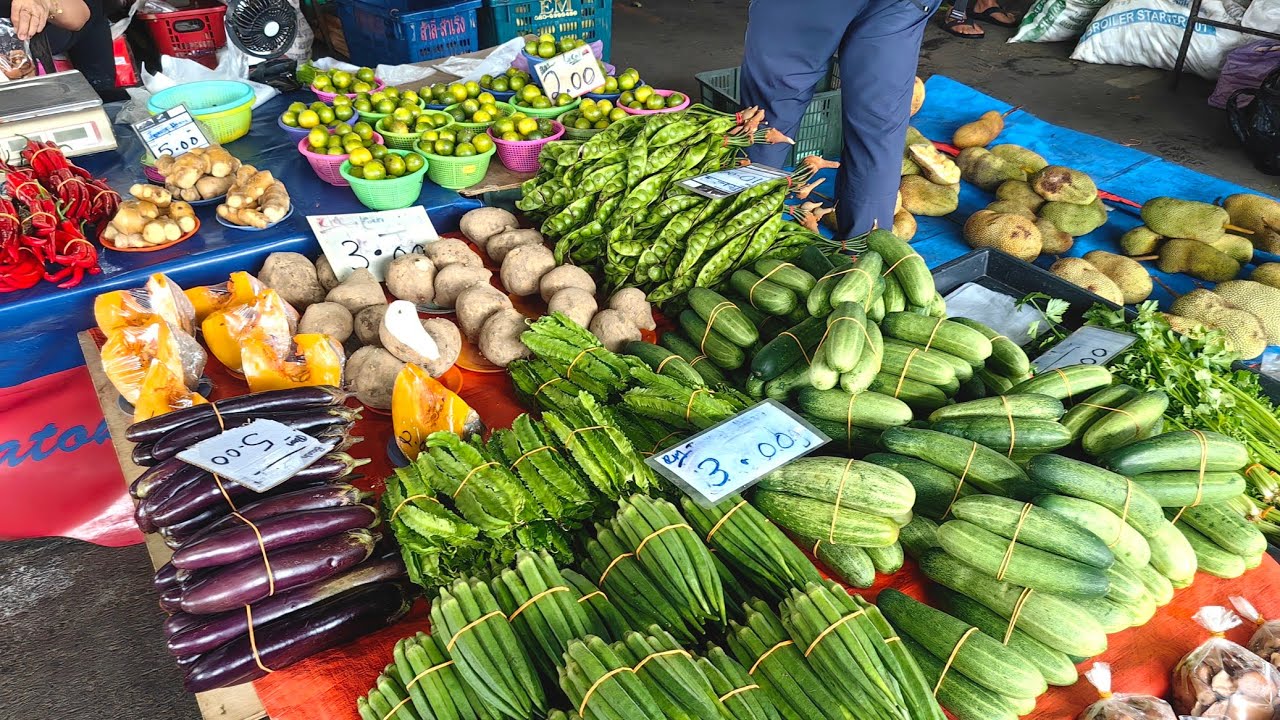 A visit to Satok weekend market in Kuching Sarawak East Malaysia - YouTube