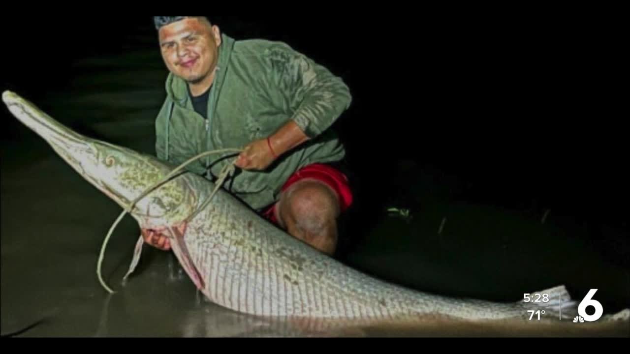 Record Alligator Gar - YouTube