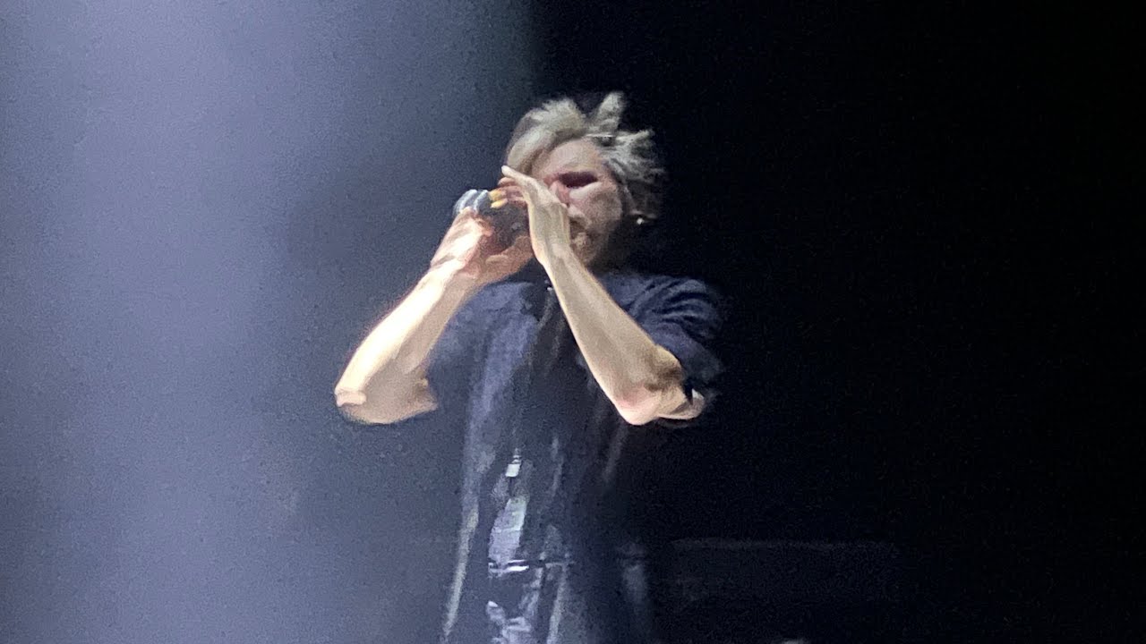 Orelsan - Basique @Orelsan Tour - YouTube