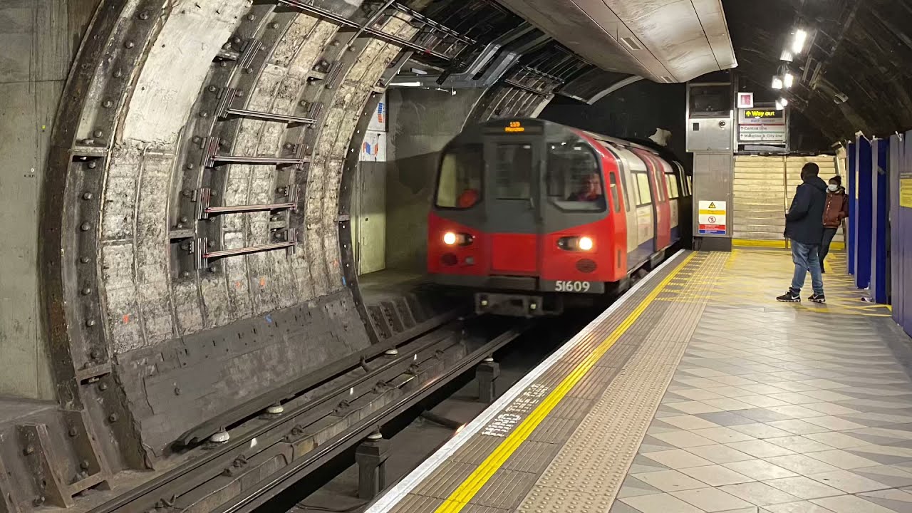 Bank Station - Northern Line Platforms - YouTube