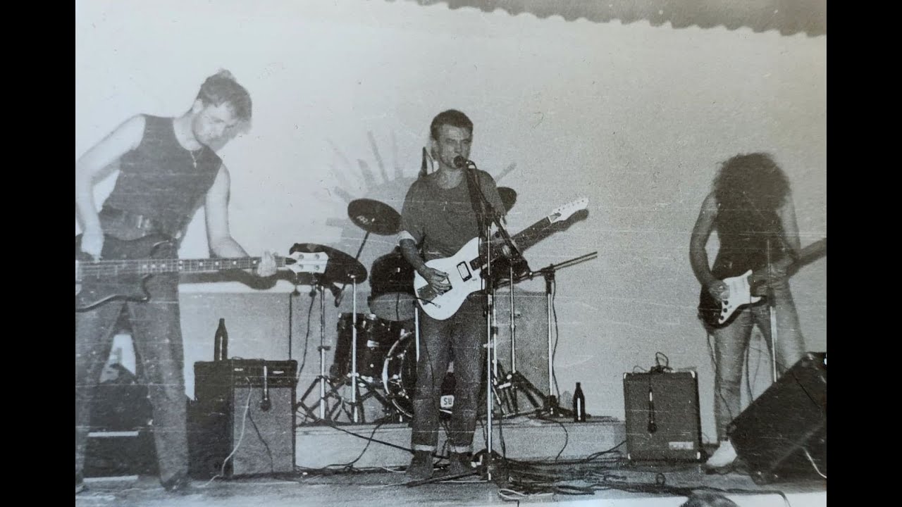 Karcer - Intro / Wychodzę na ulicę (live Suwałki SOK 03.11.1990) - YouTube