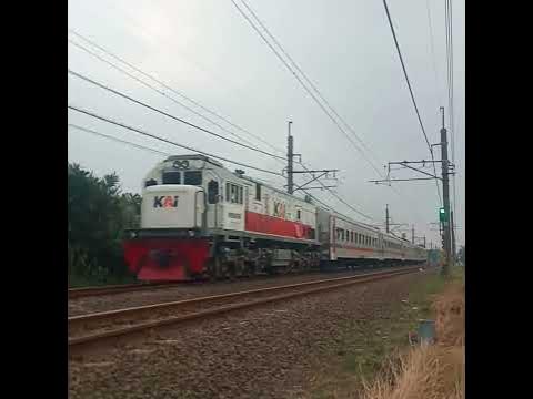 KLB Kirim Rangkaian Kereta Api Pangrango - YouTube