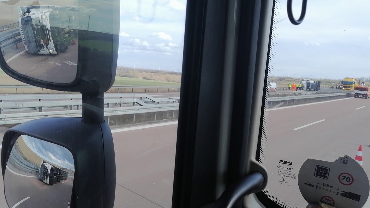 2 camioane rasturnate de vant in Germania Leipzig A38 - YouTube