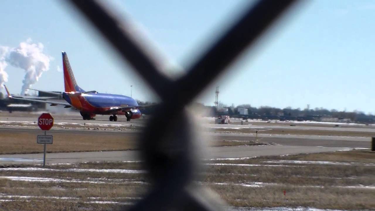 Southwest Airlines 737-7H4 (N454WN) Takeoff from Milwaukee (Runway 19R ...