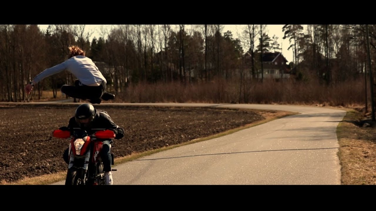 KTM DUKE // JUMP (AUDI R8 REMAKE) - YouTube