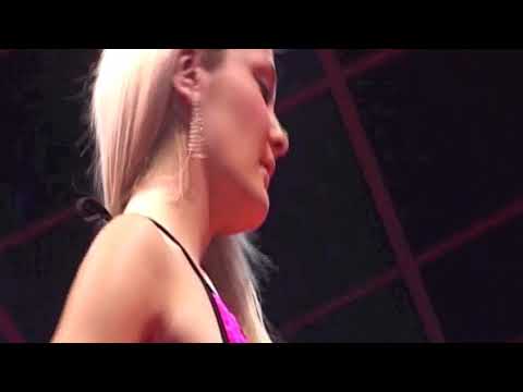 Mode Show Praag mini Bikini Folinki 1