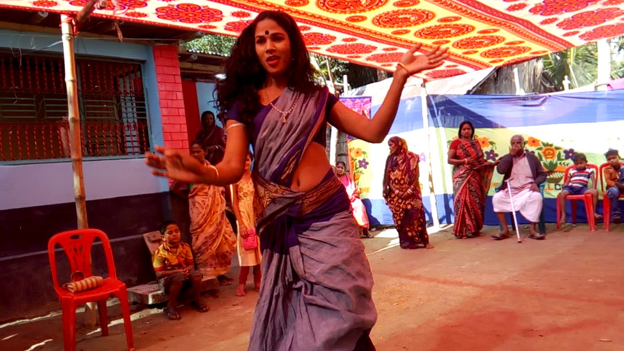 Beautiful and hot dance by a hijra/ হিজরার অসাধারন নাচ - YouTube