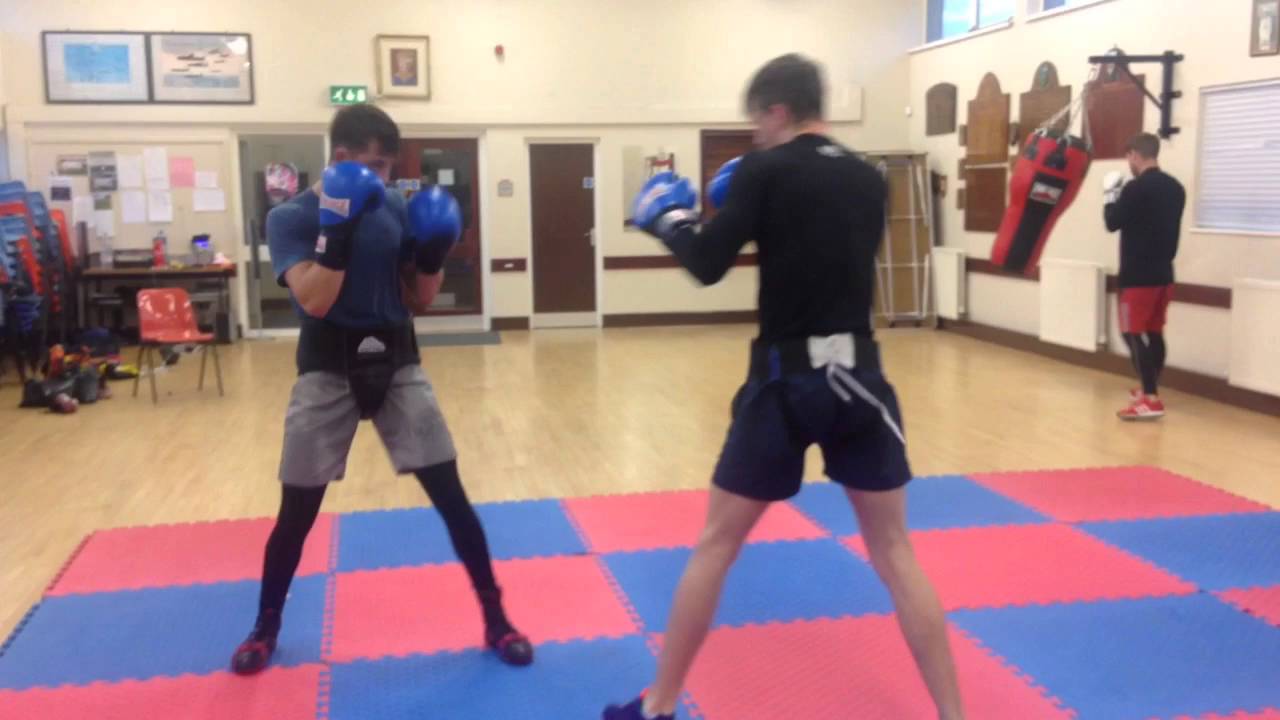 Sparring @ Tagit Boxing Club Tullycarnet Belfast - YouTube