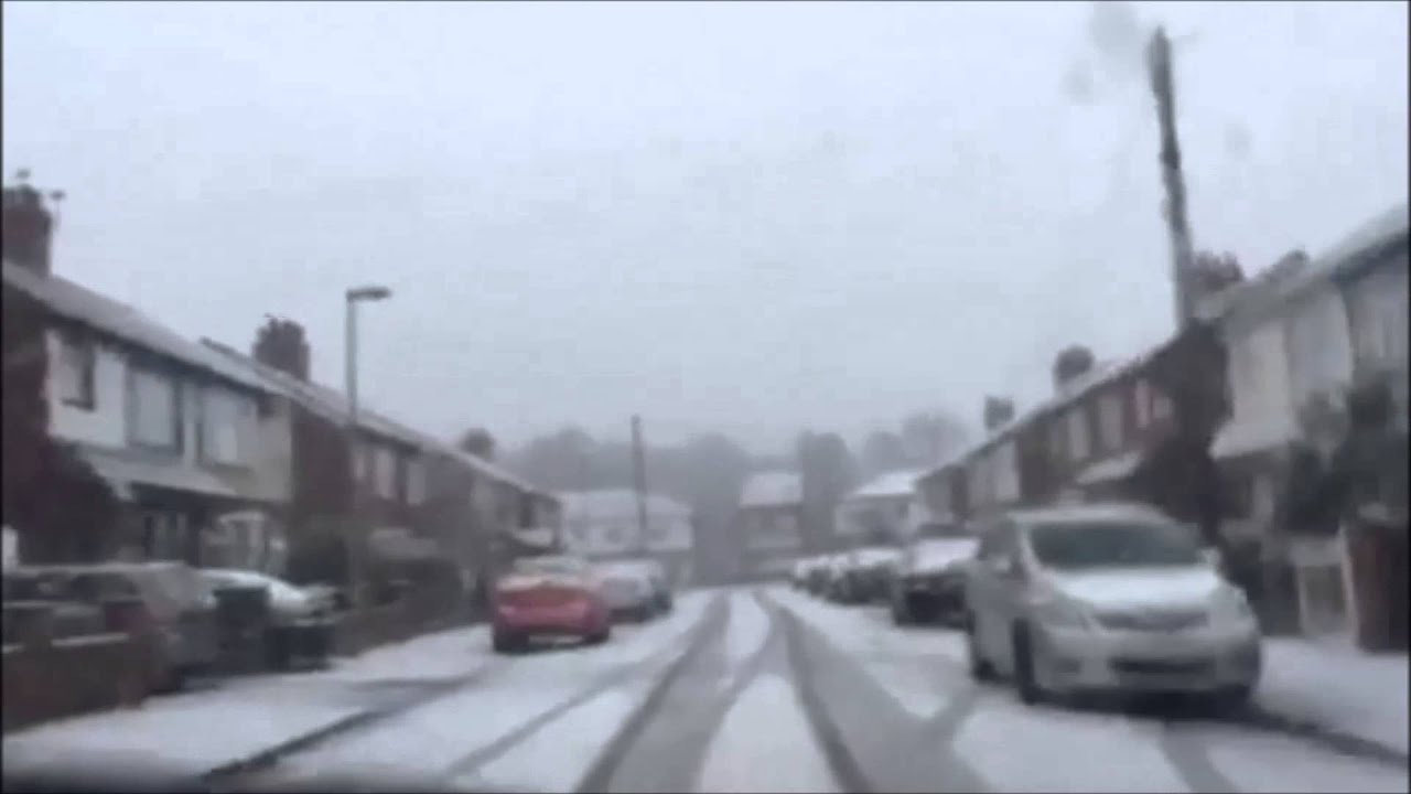 Heavy Snowfall Closes Manchester Airport, January 29 - YouTube