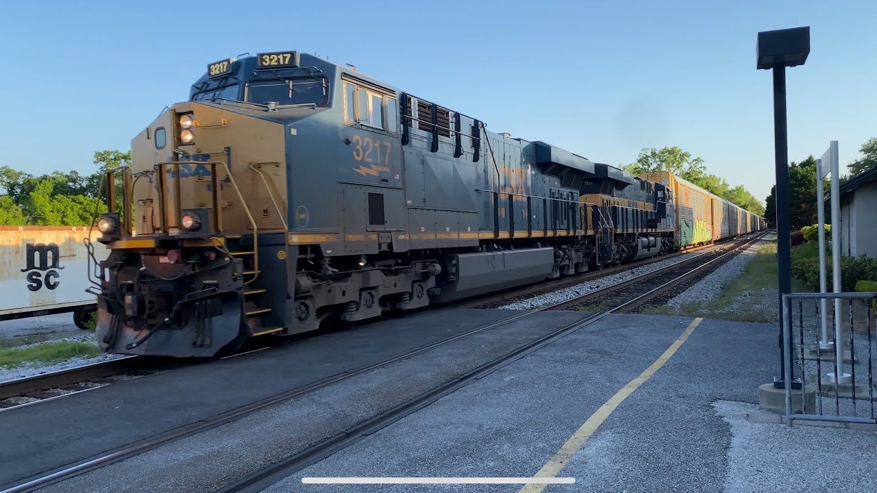 CSX I032-18 mixed Auto Juice Intermodal combo train flies past ...