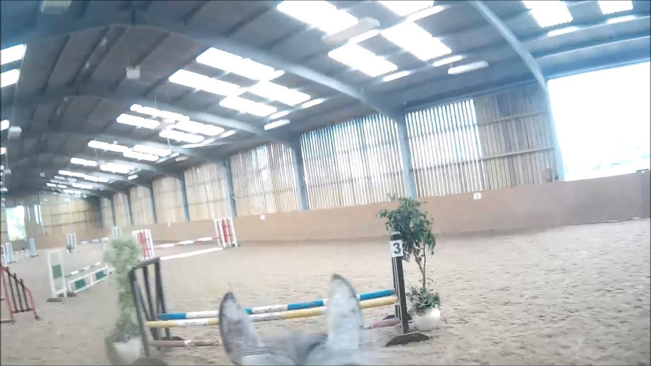 Moor Farm Stables clear round - Spotty - YouTube
