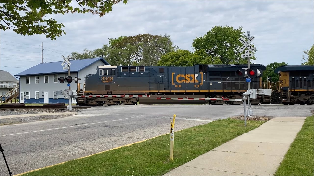 Safetran Model 85 Gate Mech! CSX Intermodal Train - Ninth Street ...