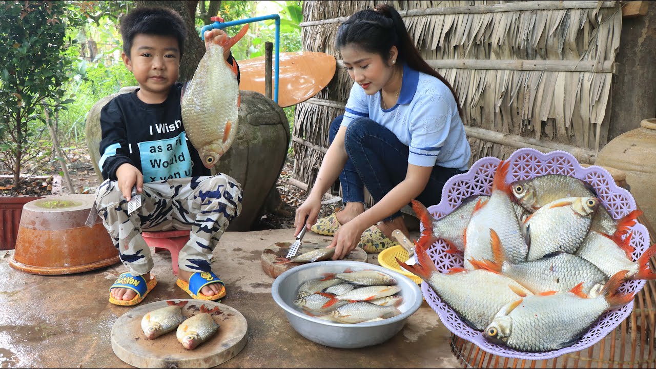Cook and eat: Yummy red tail fish cooking / Little boy Seyhak enjoy to ...