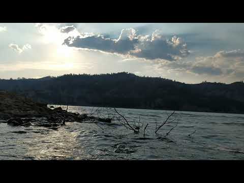 Huzur veren baraj manzarası