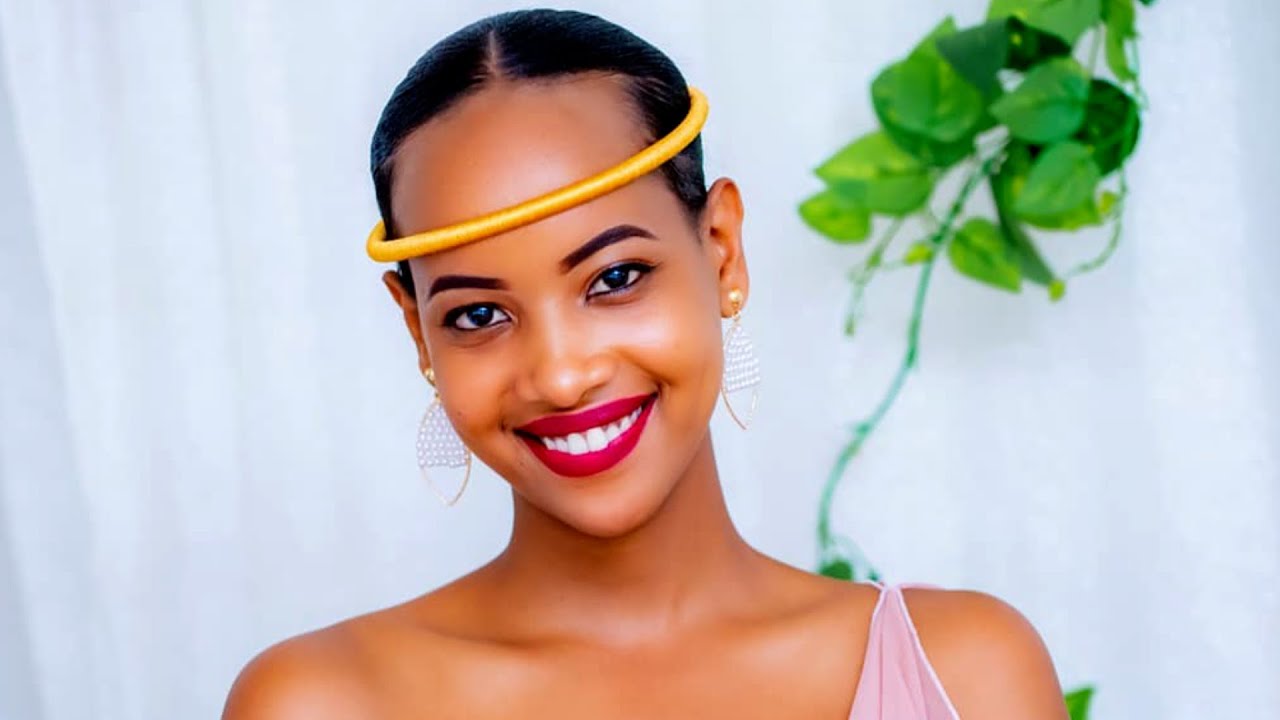 Bahima Banyankore Special song at okuhingira in Kiruhura - YouTube