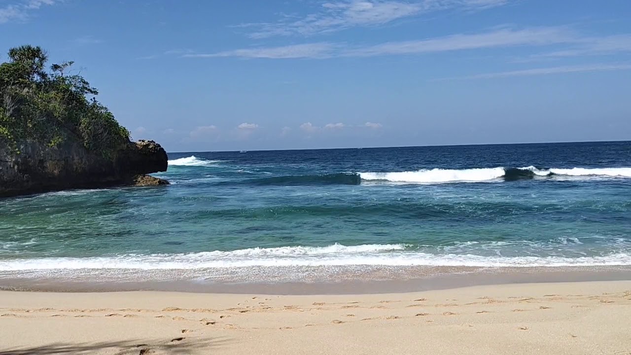 Keindahan eksotis Pantai Selok Malang - YouTube