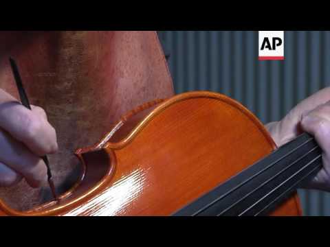 The art of violin making has a renaissance in Italy - YouTube