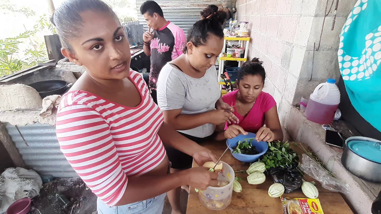 PREPARAREMOS UN RICO CALDO DE CHIPILIN - YouTube