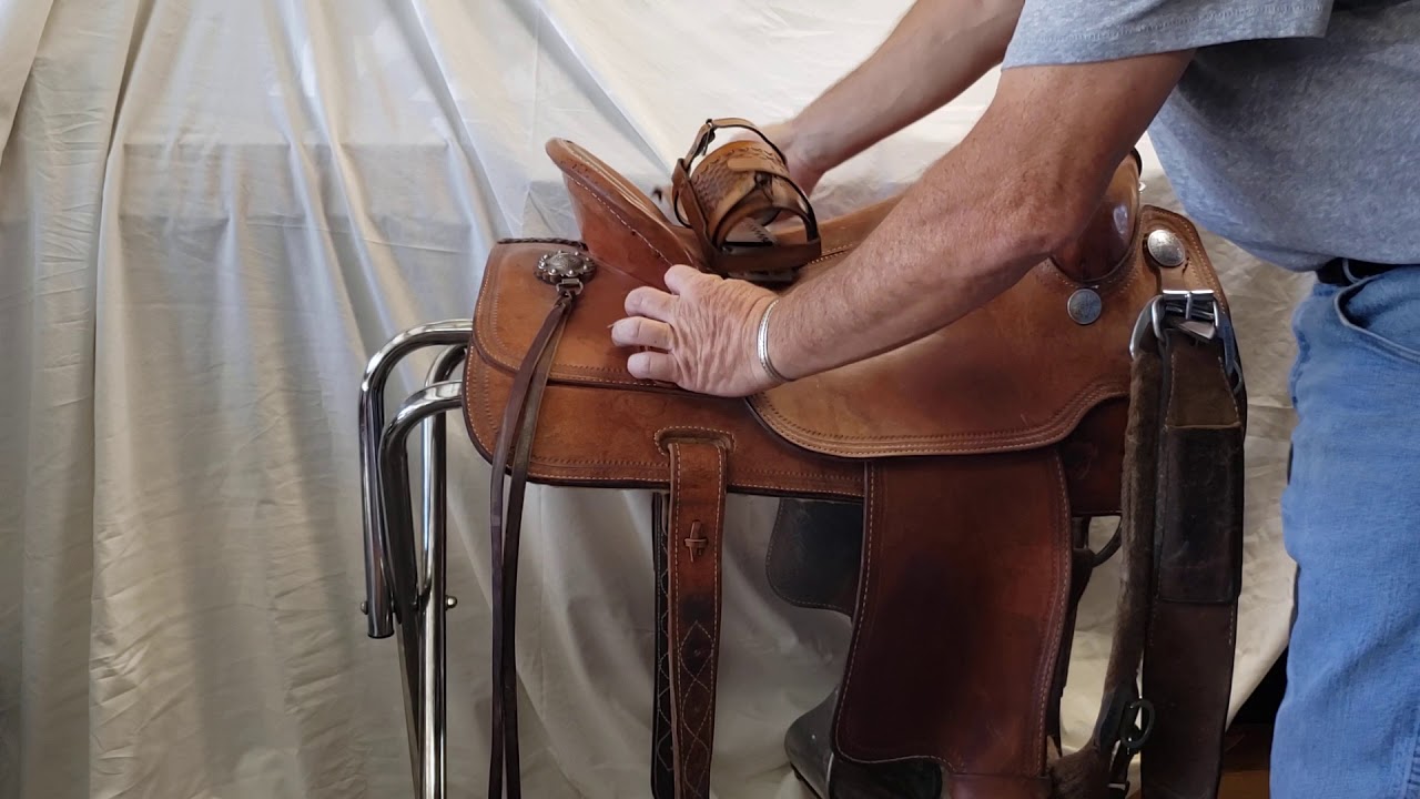 TPar LeathWork's Latigo keeper installation instruction video - YouTube