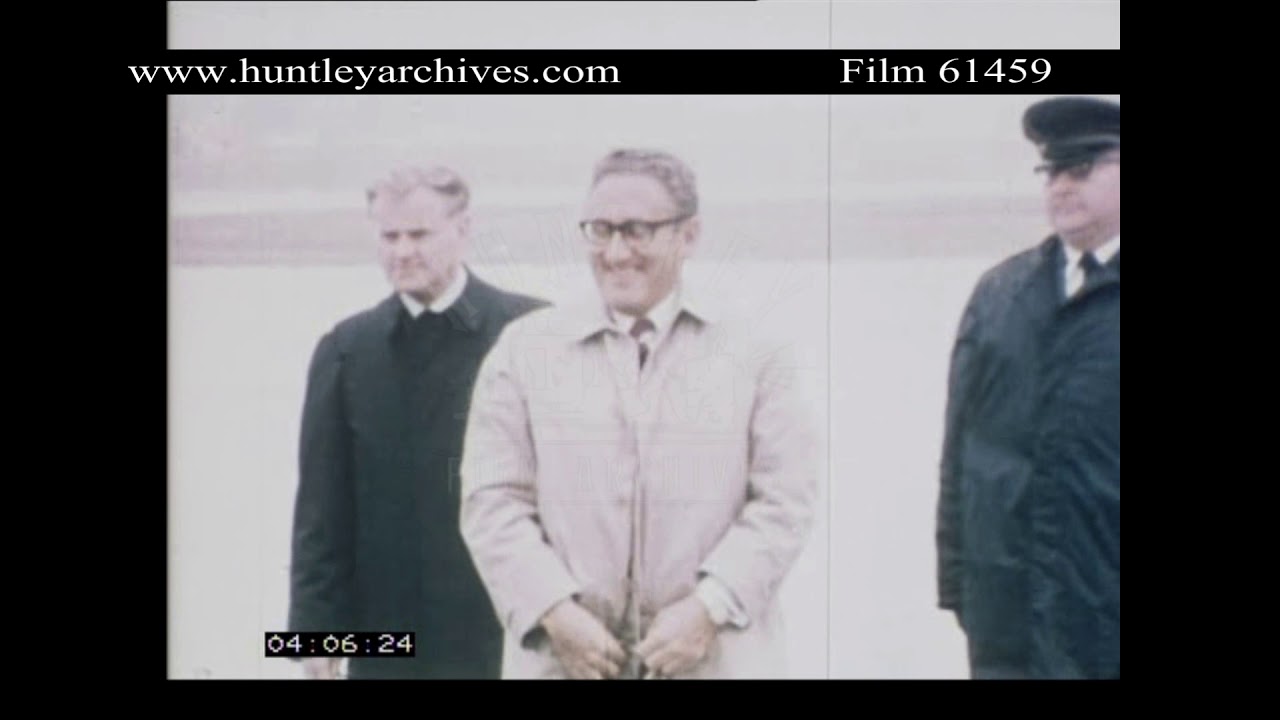 Henry Kissinger arrives for 1973 Vietnamese peace talks, Paris. Archive ...