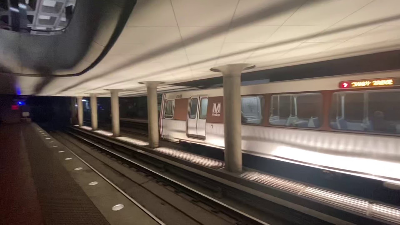 WMATA DC Metro • 6-car Alstom 6000-series Train @ Gallery Pl-Chinatown ...