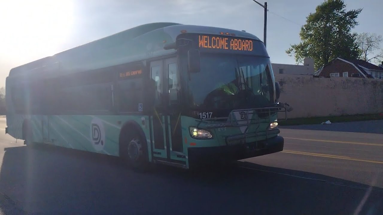 Eastbound DDOT bus 1517 XDE40 NFI 2015 on Route 15 Chicago-Davison to ...
