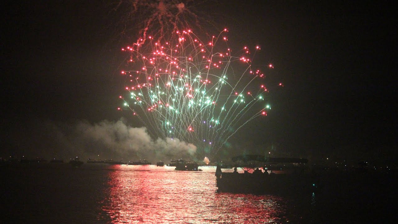 Buckeye Lake Fireworks 2023 - YouTube