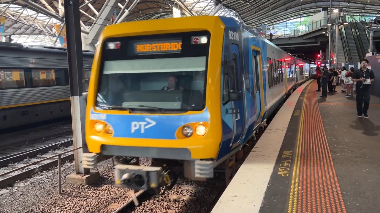Metro X'Trapolis Arriving at Southern Cross Station to Hurstbridge ...