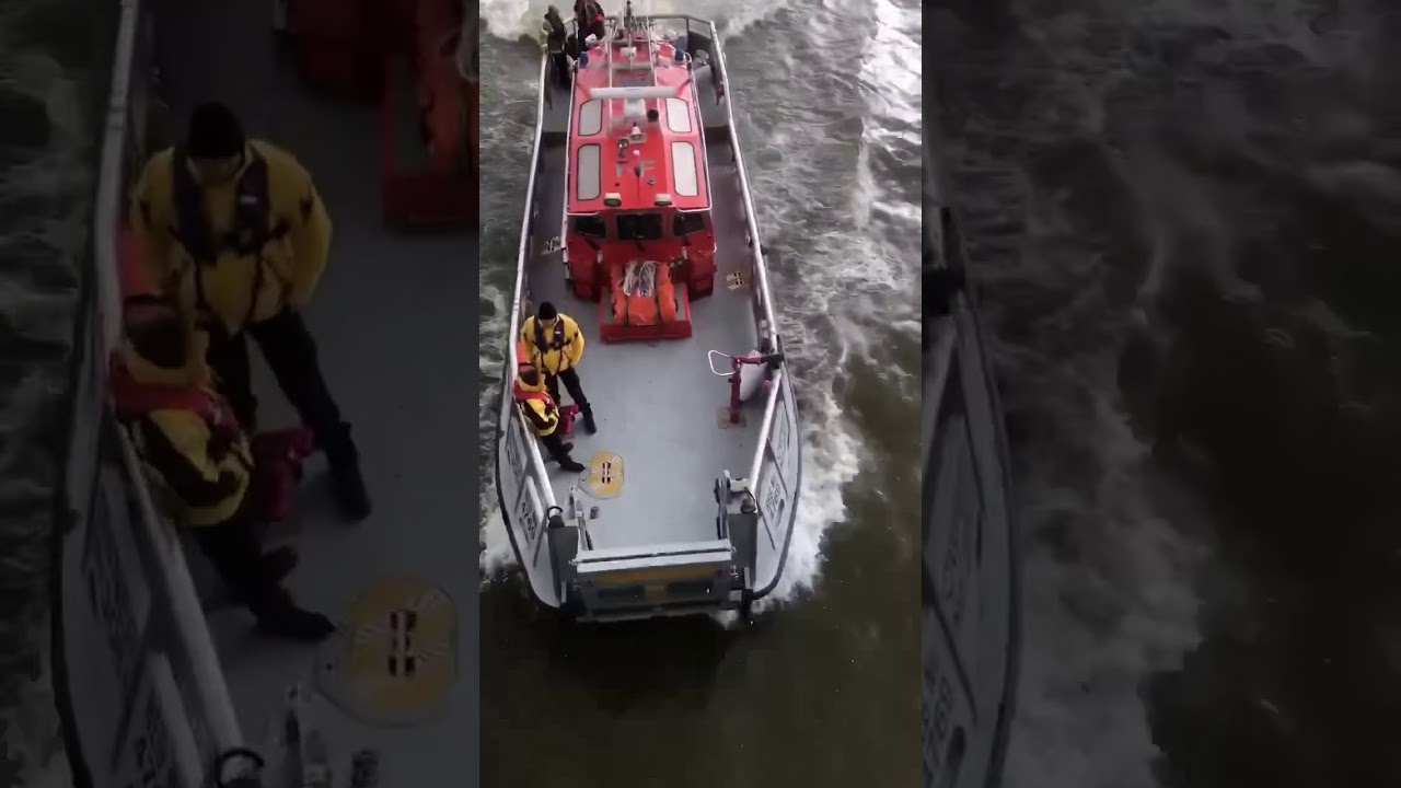 London fire brigade fire boat - YouTube