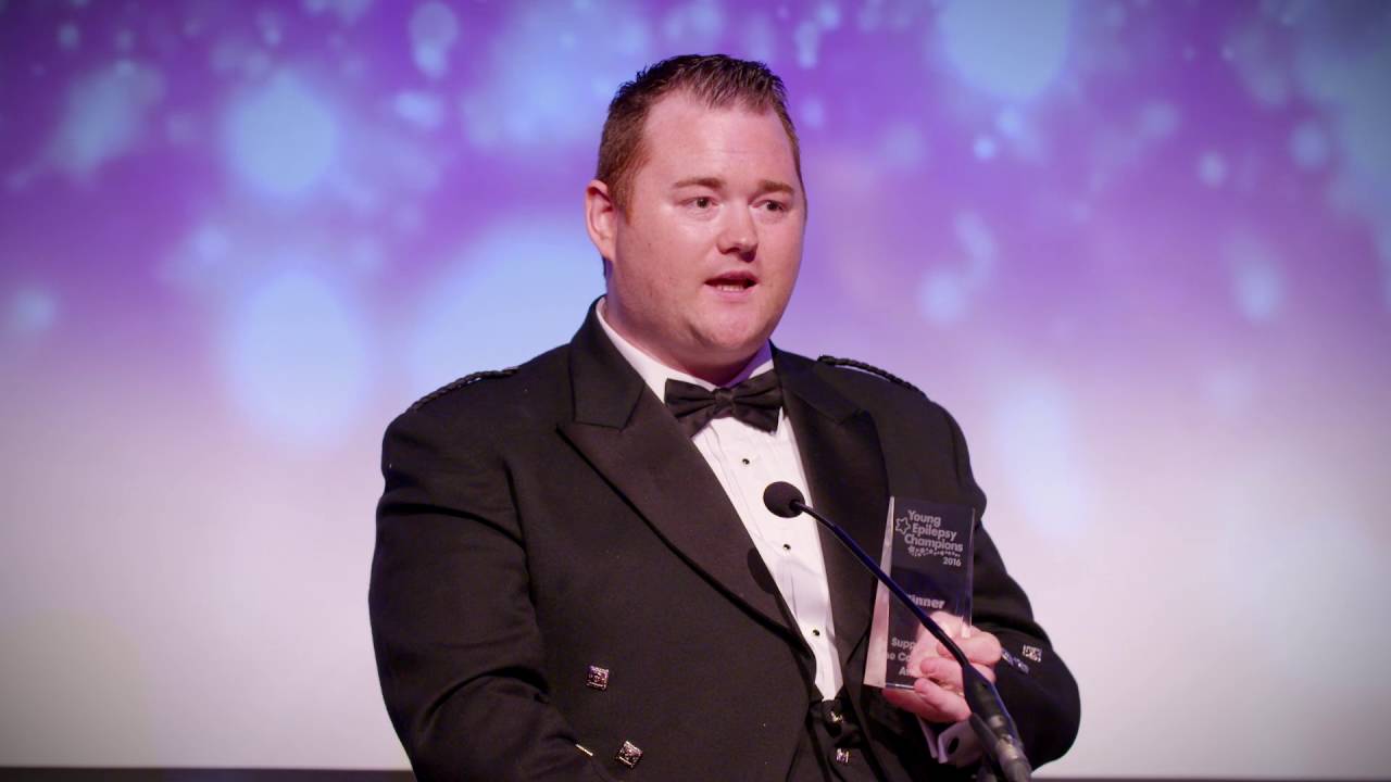 Scott Barclay wins the 'Supporting the Community' award - YouTube