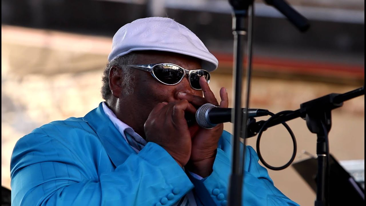 Blind Mississippi Morris at King Biscuit Blues Frestival 2011 - YouTube