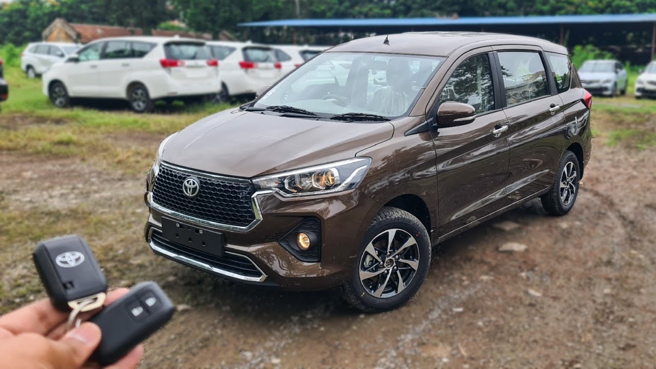 Toyota की Mini Innova😅🔥! New 2024 Toyota Rumion V Manual ️is here ...