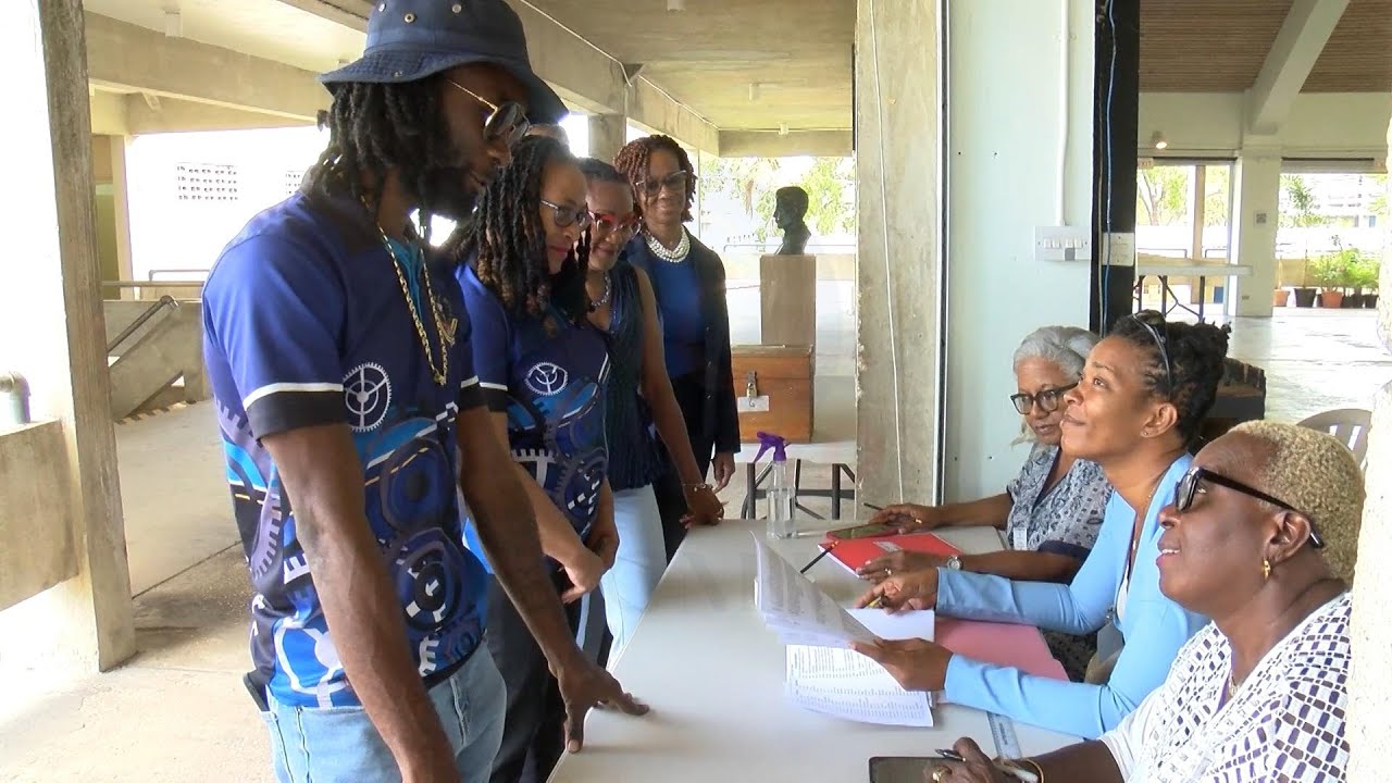 Public workers vote for new leadership of NUPW - YouTube