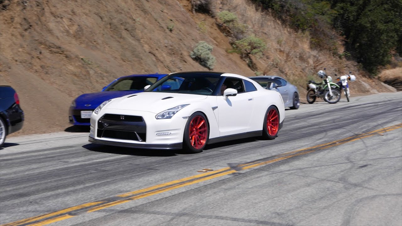 Nice looking Nissan GT-R on Mulholland - YouTube