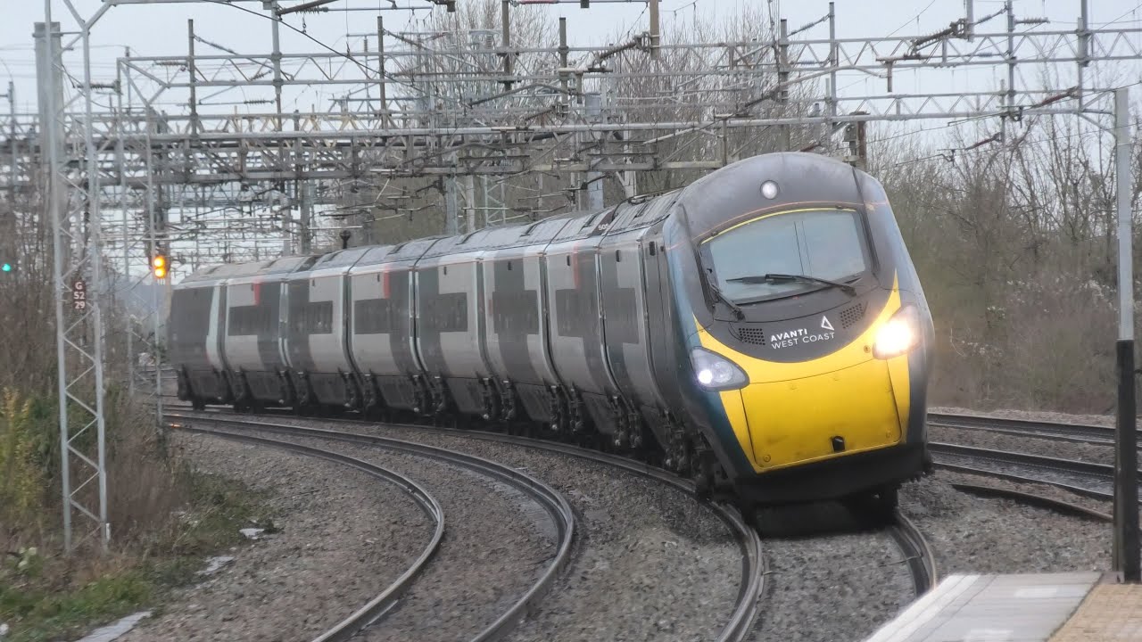 Trains at Wolverton Station, WCML | 1/1/22 - YouTube