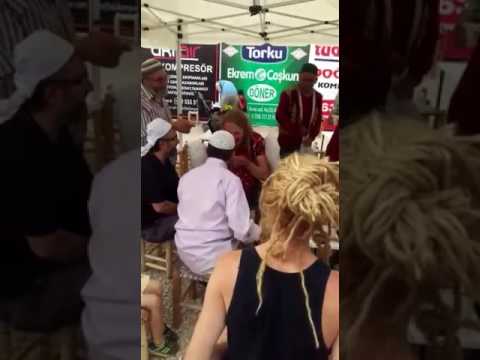 Kermese Yemek Yemeye Gelen Turistler Müslüman Oldular.....!