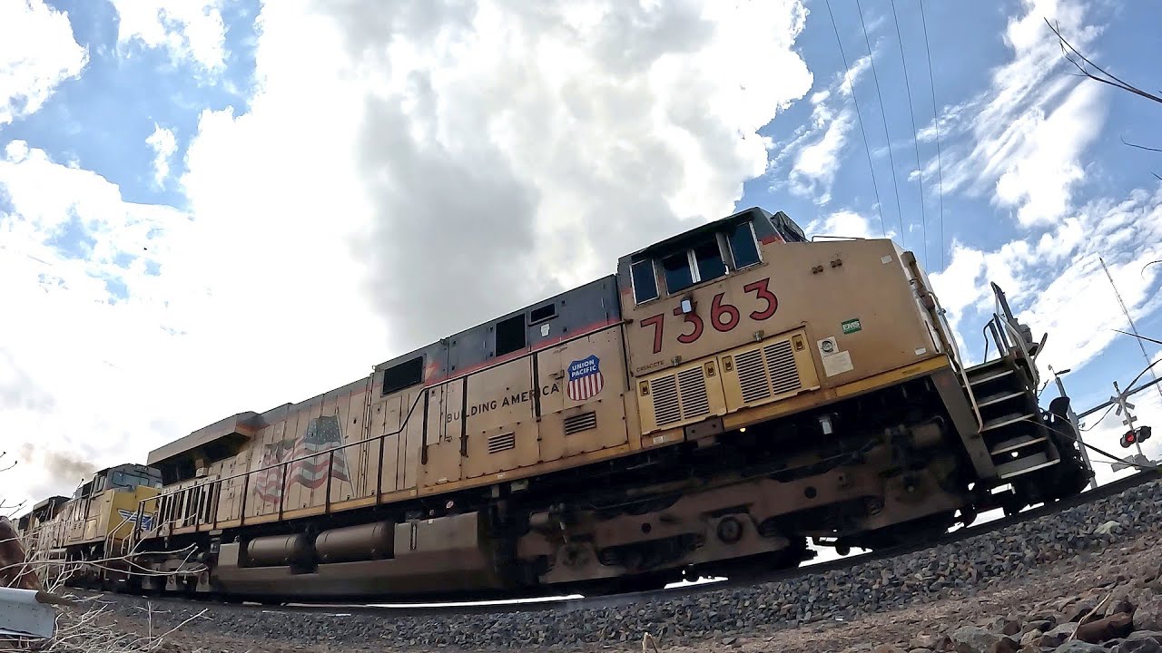 Union Pacific Trains - Westbound intermodal, 5 locomotives - MP 511 ...