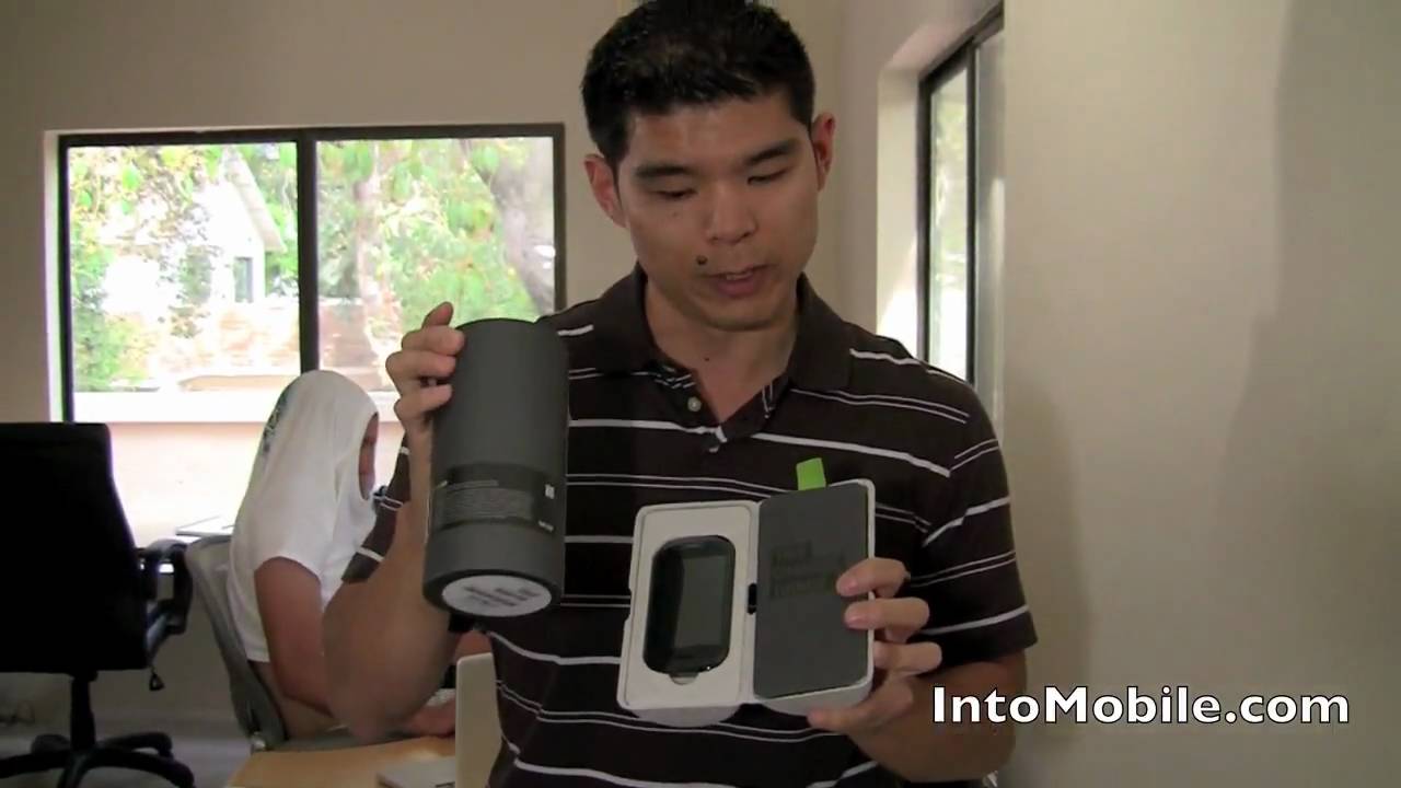 Unboxing Microsoft's Kin Two social network-savvy phone - YouTube