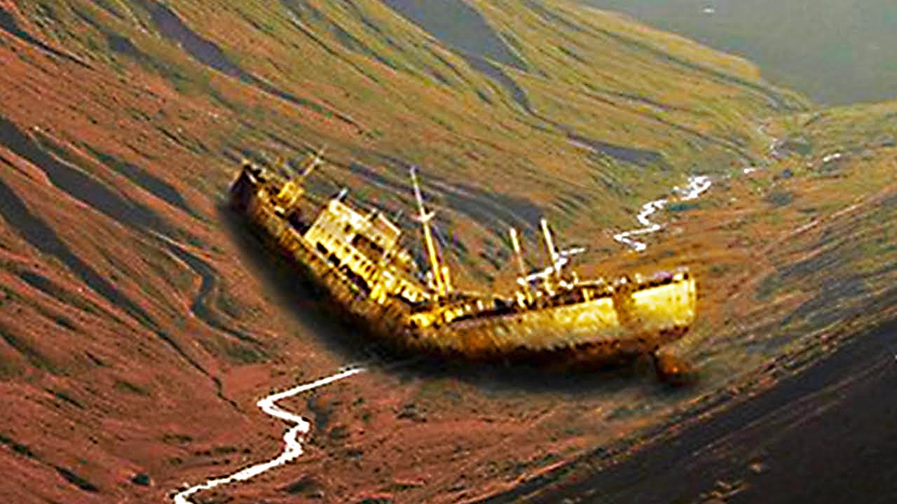 Found an Ancient Ship in the Desert With Gold Coins and Treasures - YouTube