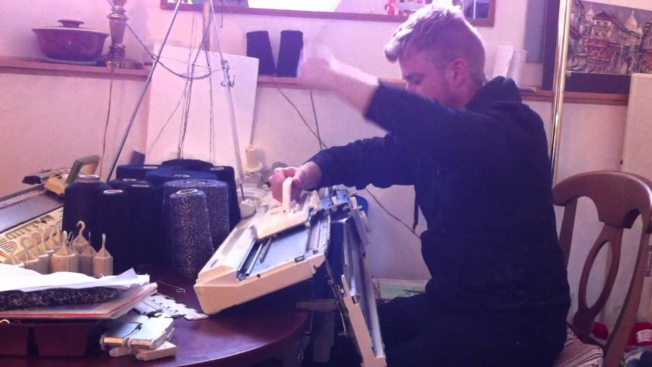 Kevin Kramp machine knitting - YouTube