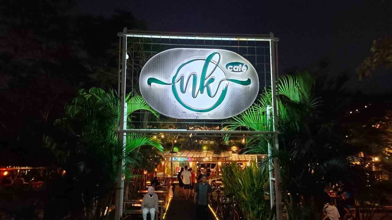 Suasana Malam Di NK Cafe Malang - YouTube