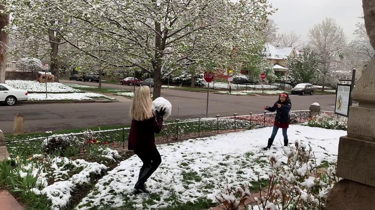 Natalie Pace & Isabella Snow Ball Fight in Colorado - YouTube