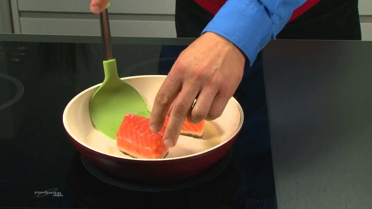 Flexible and omelette/crepe turner PRESTO TONE - YouTube