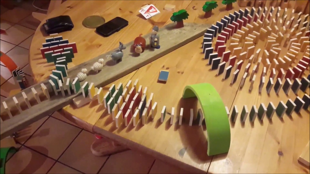 Dominos Pestas : big circuit de nouvel an - dominos cascade en bois ...