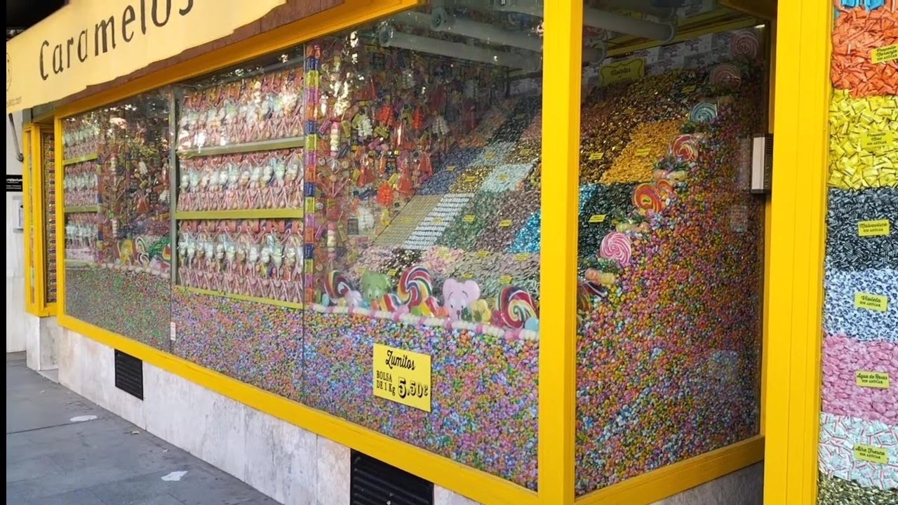 Caramelos Paco, Madrid : Tienda de dulce / Sweet shop window display ...